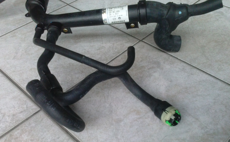 Rurka łącząca chłodnicę do silnika Vectra B - 90530256 - SKLEP Dixi-Car